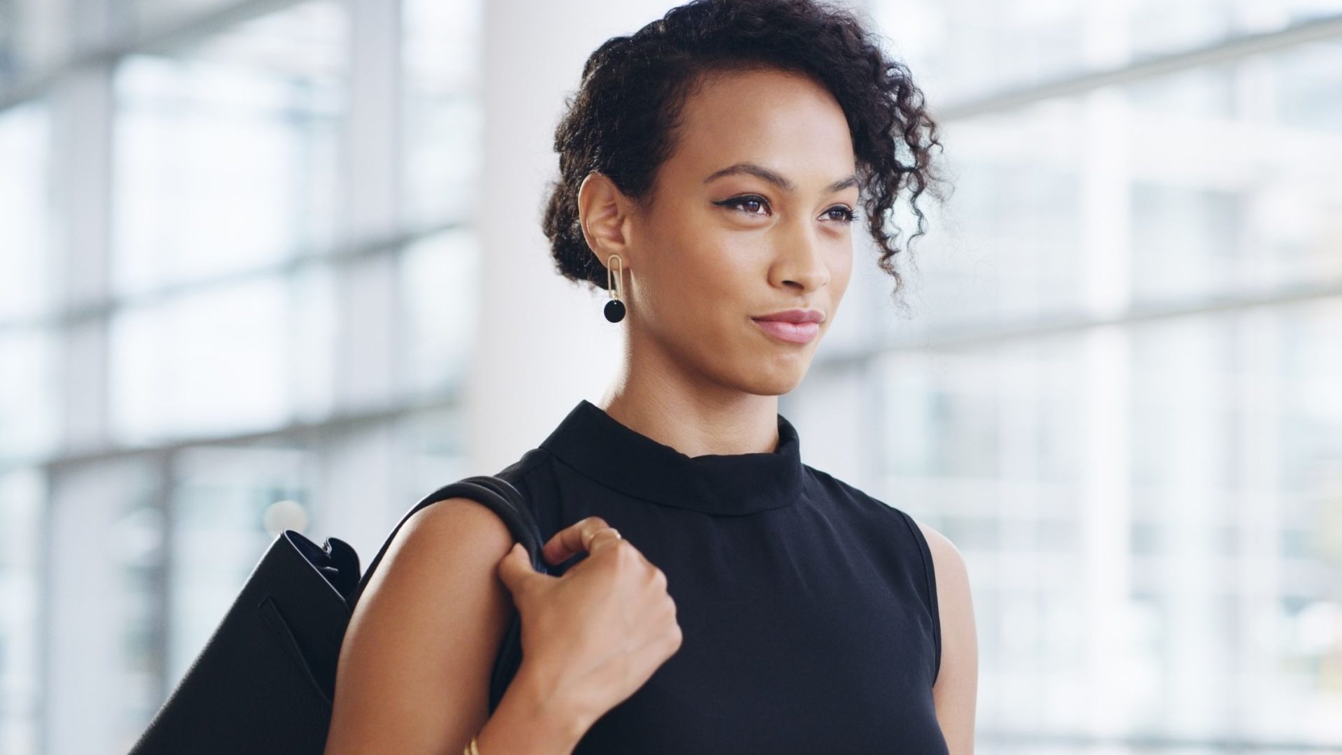 How to Feel Confident in the Way You Dress - Urban Woman Magazine